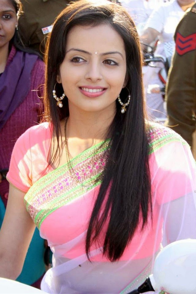 Shrenu Parikh in Saree Wallpaper - Hot Bollywood/South Indian Actress ...
