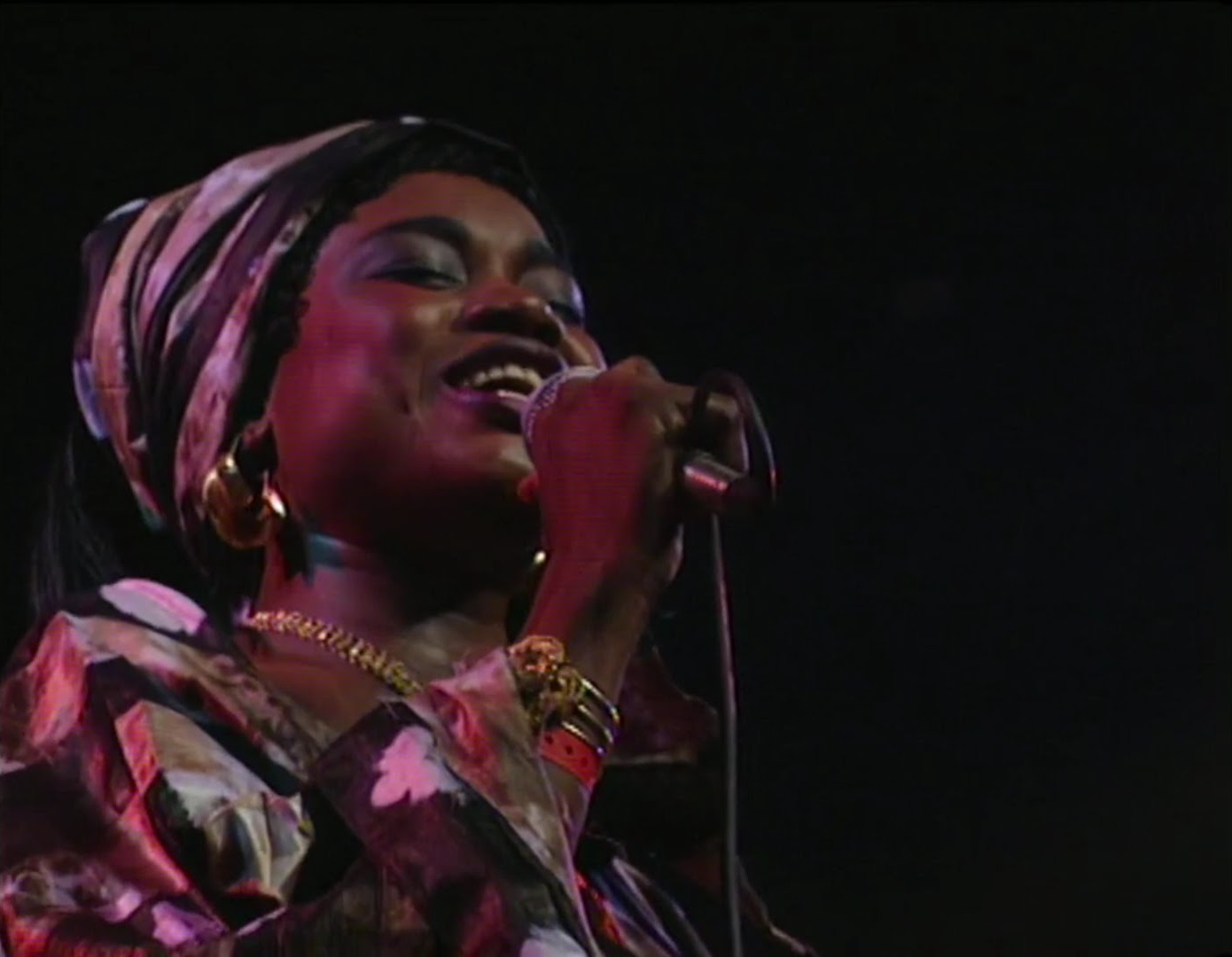 Mangue Music: Oumou Sangare - 1995.Jun.01 - AfroPfingsten