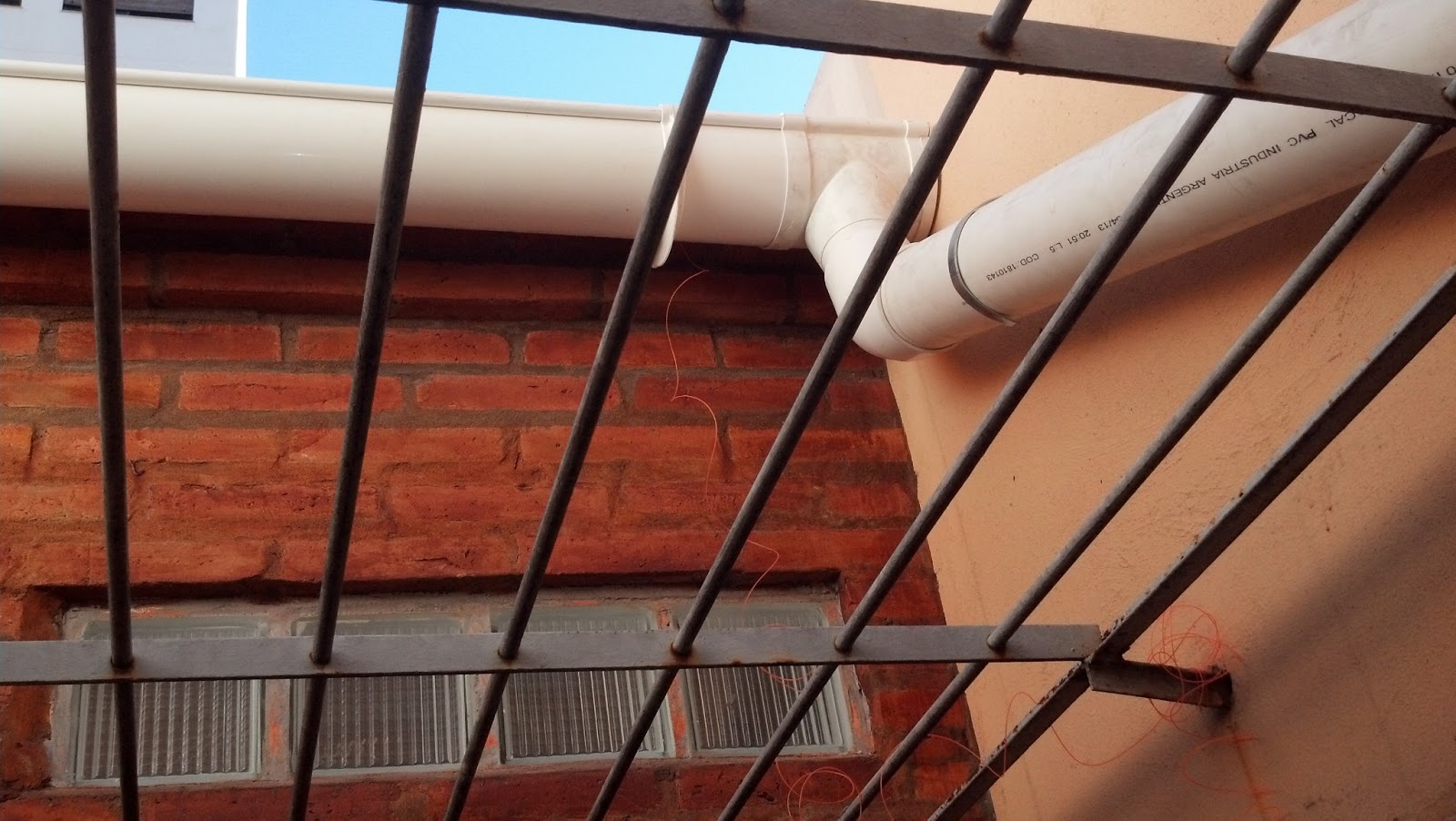 Nuevos Proyectos: TECHADO DE CHAPA CON REALIZACIÓN DE TABIQUE EN CUÑA.