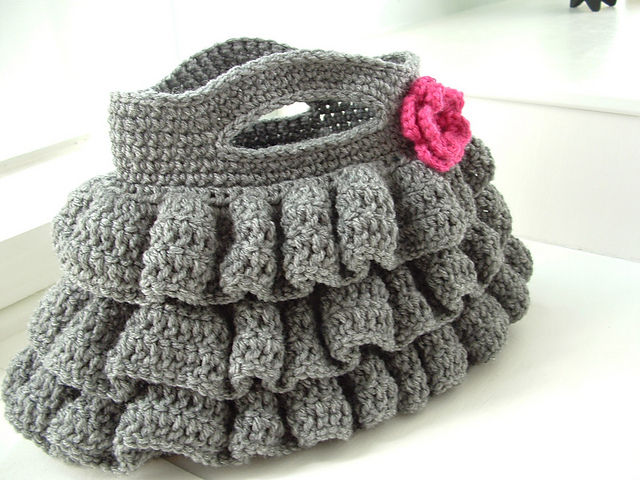 Diva Tube: [DIY] Ruffled Crochet Bag