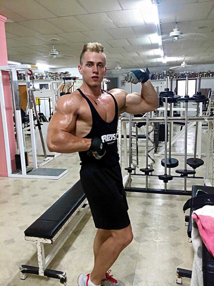 the beauty of male muscle: Robert