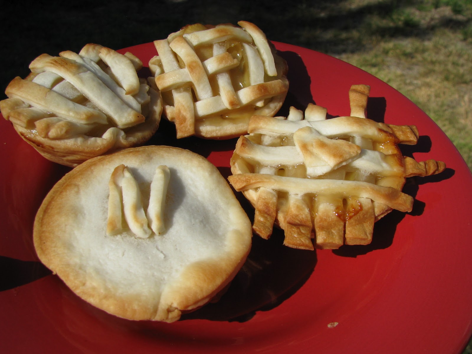 Corrie Food: Mini Apple Pies with a Personal Pie Maker