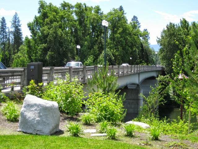 Hiking Sasquatch Country: Caveman Bridge