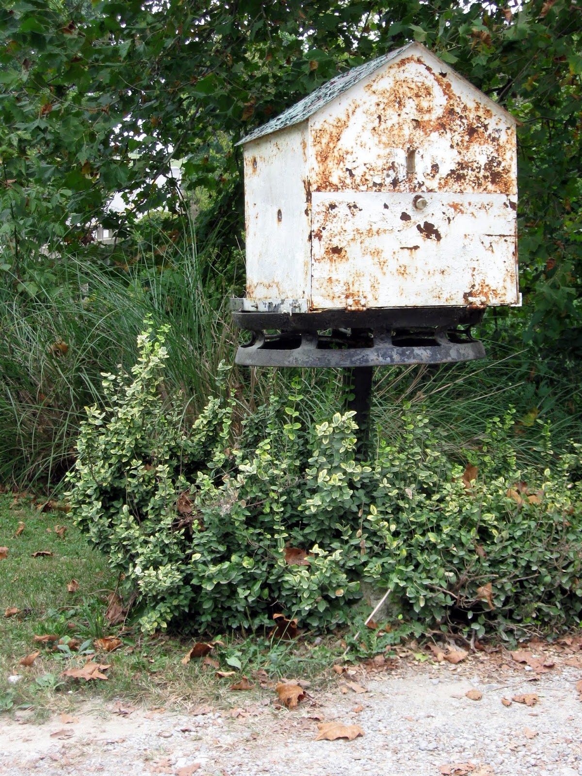 FOLKWAYS NOTEBOOK: FUNKY RURAL MAILBOX