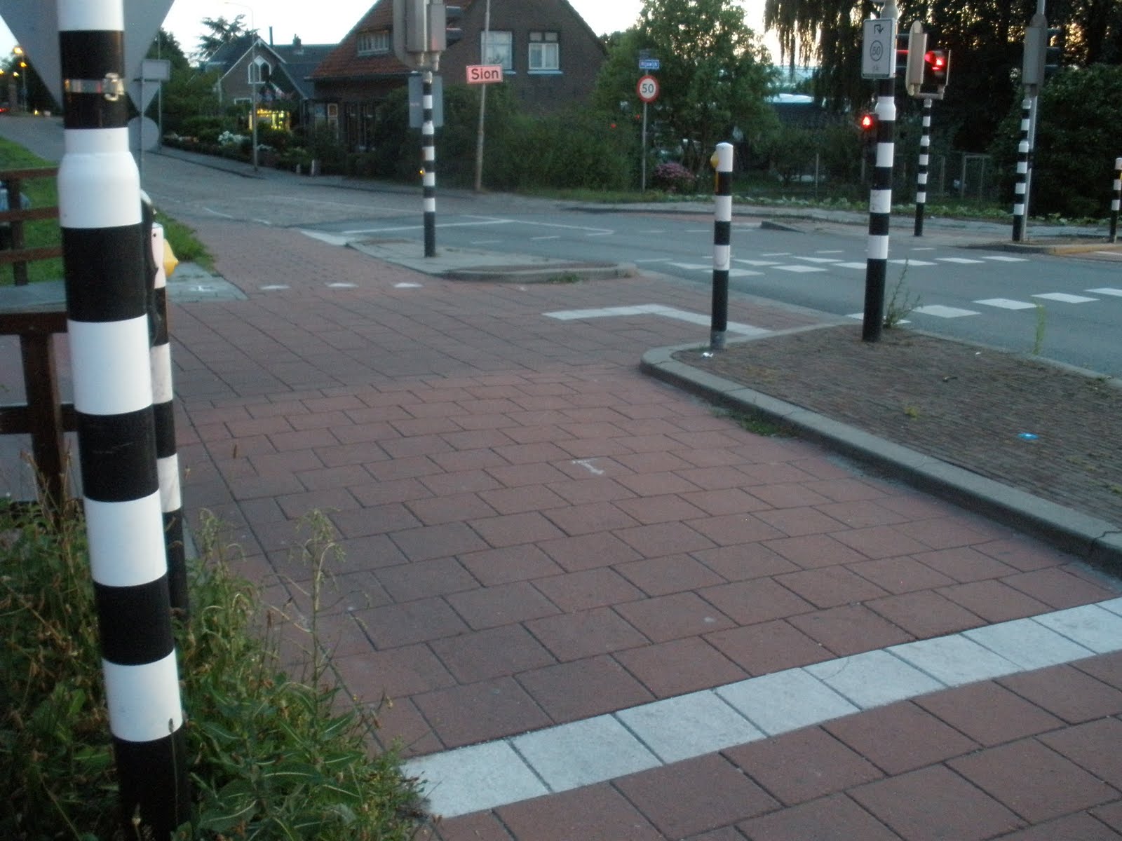 Ian's Holland summer 2011 Blog: Bicycling in Holland –Signalized ...