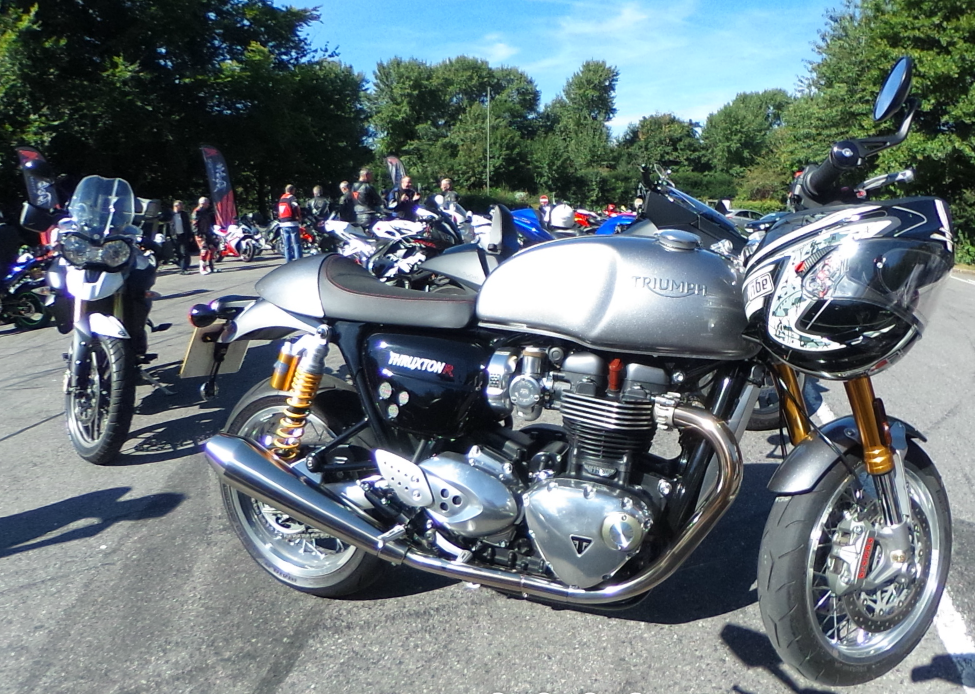 Tim's Motorcycle Diaries: Box Hill On a Sunny Sunday Morning