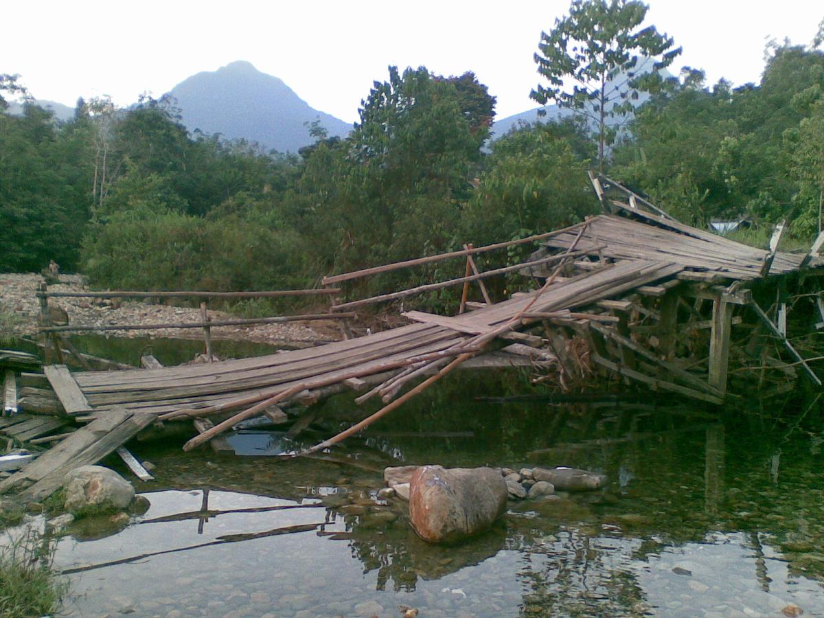 BENGKAYANG BERANDA KALBAR: Jalan dan Jembatan Rusak Parah, Kecamatan ... BENGKAYANG BERANDA KALBAR: Jalan dan Jembatan Rusak Parah, Kecamatan ...