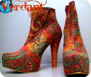 ravenna: Sepatu dengan motif batik