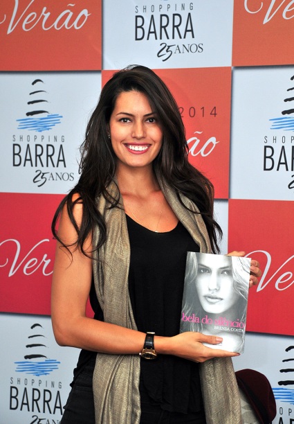 SALVADOR POR STEFANO DIAZ: A top Brenda Costa esbanja beleza e simpatia ...