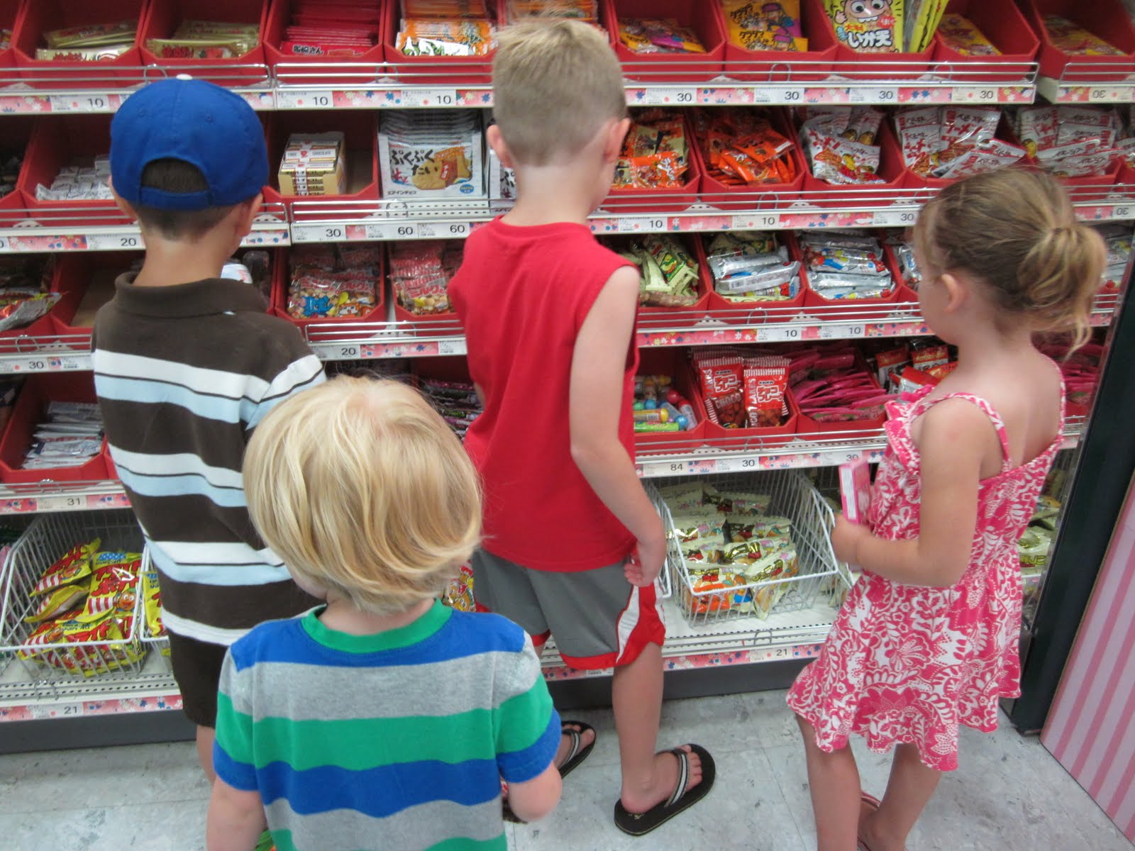 Enjoying Life With 4 Kids: Walking around Jusco store