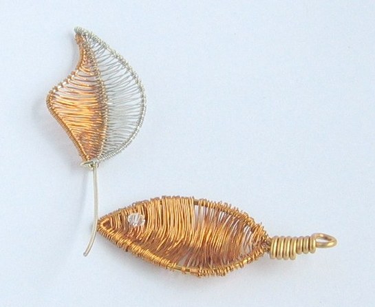 Art of Wire: Double color wire woven leaf