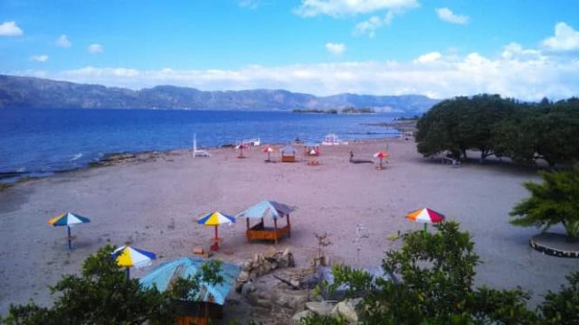 Wisata Pantai Pasir Putih Samosir Batu Hoda yang Cantik Memesona ...