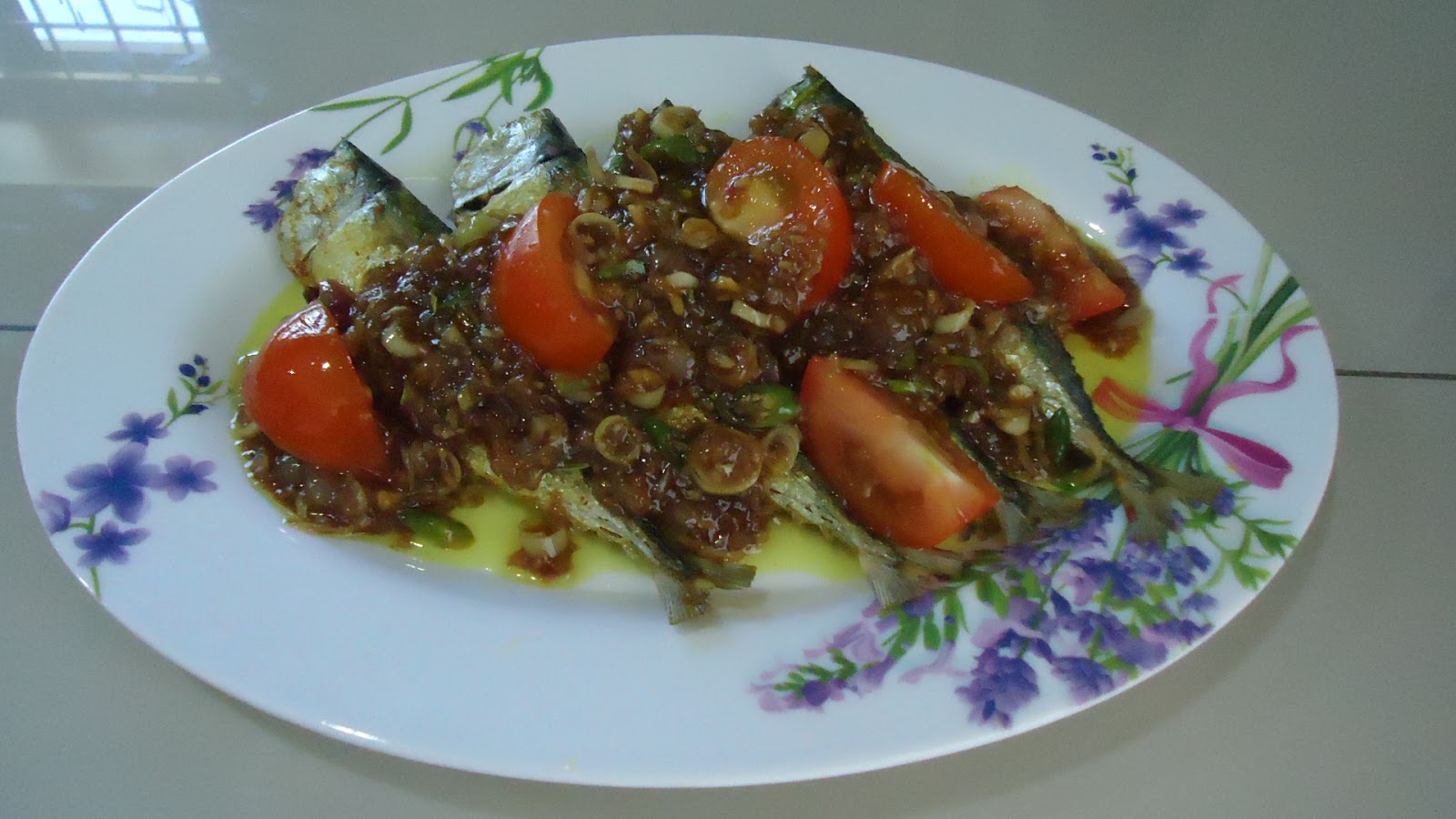 Zara ♥ Baking: IKAN KEMBUNG TIGA RASA...