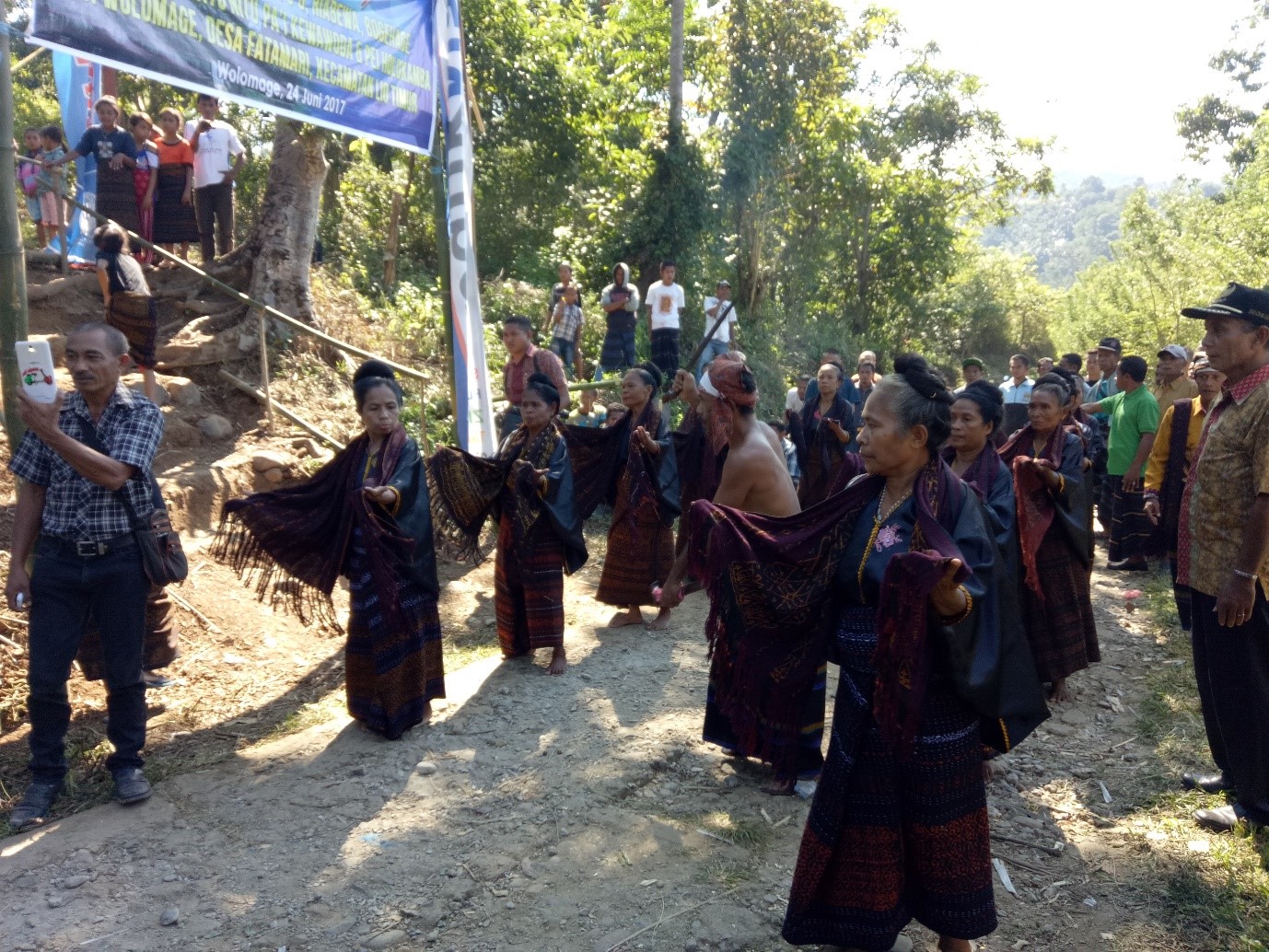 MENGENAL LEBIH DALAM KEBUDAYAAN MASYARAKAT ENDE LIO : UPACARA PEI HOLO ...