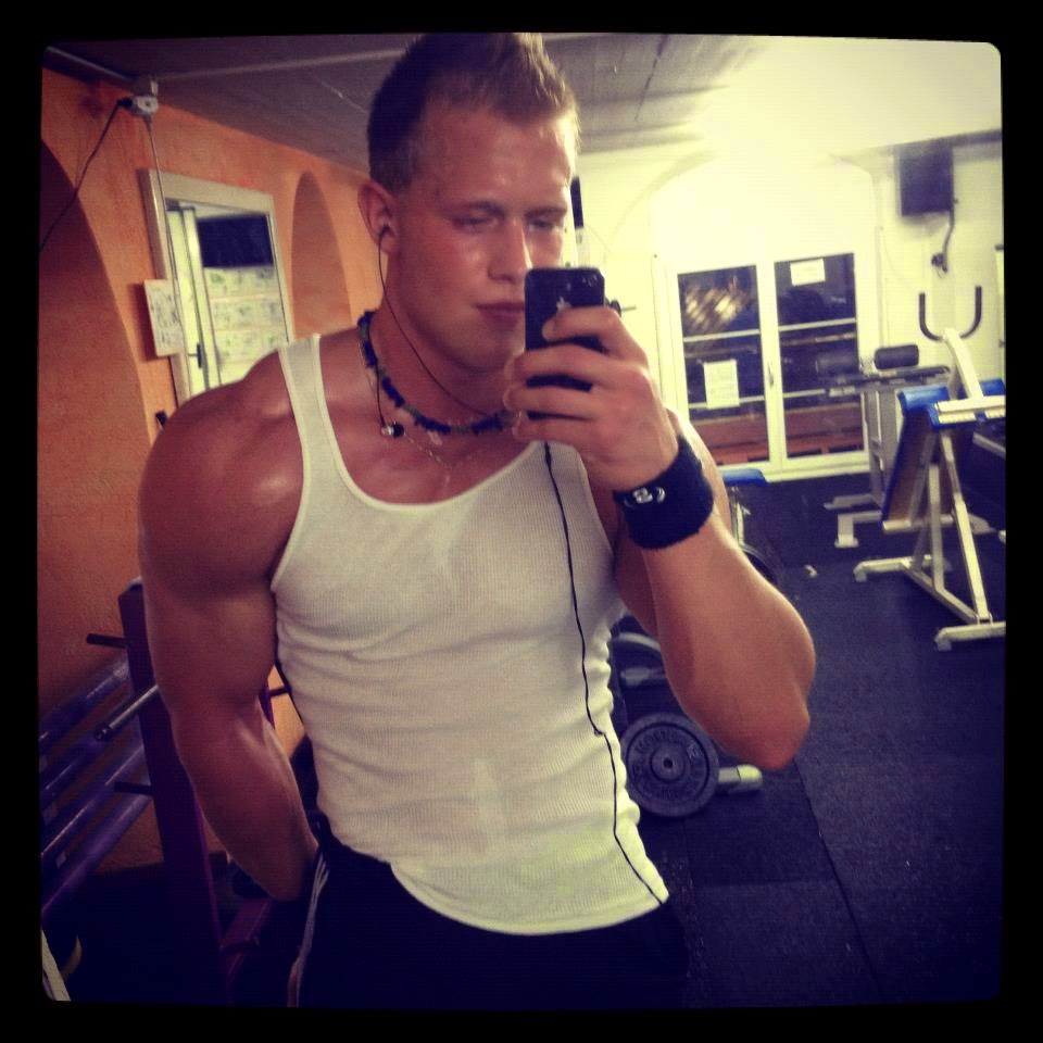 the beauty of male muscle: Lars