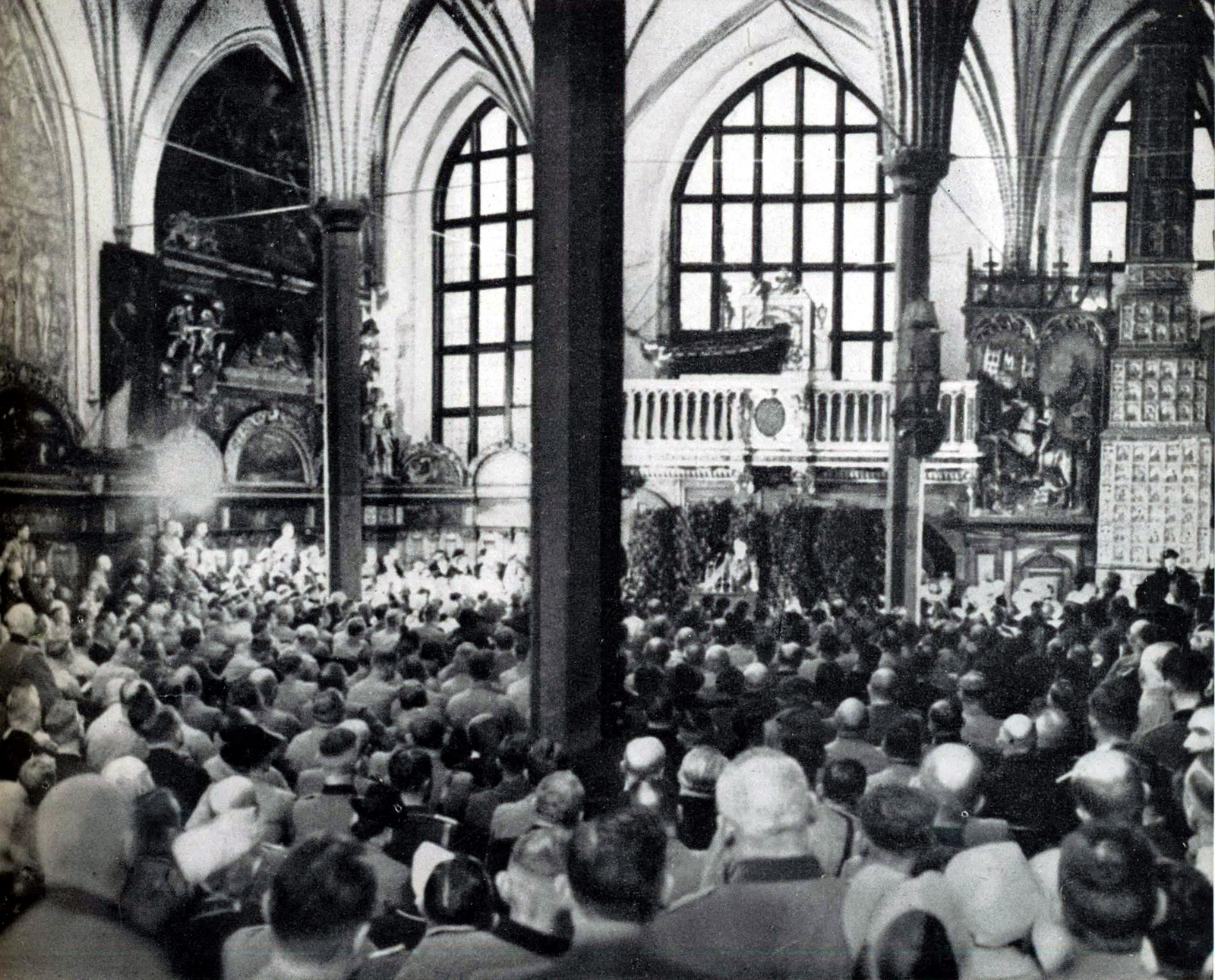 NAZI JERMAN: Foto Adolf Hitler Sebagai Demagog (Ahli Pidato)