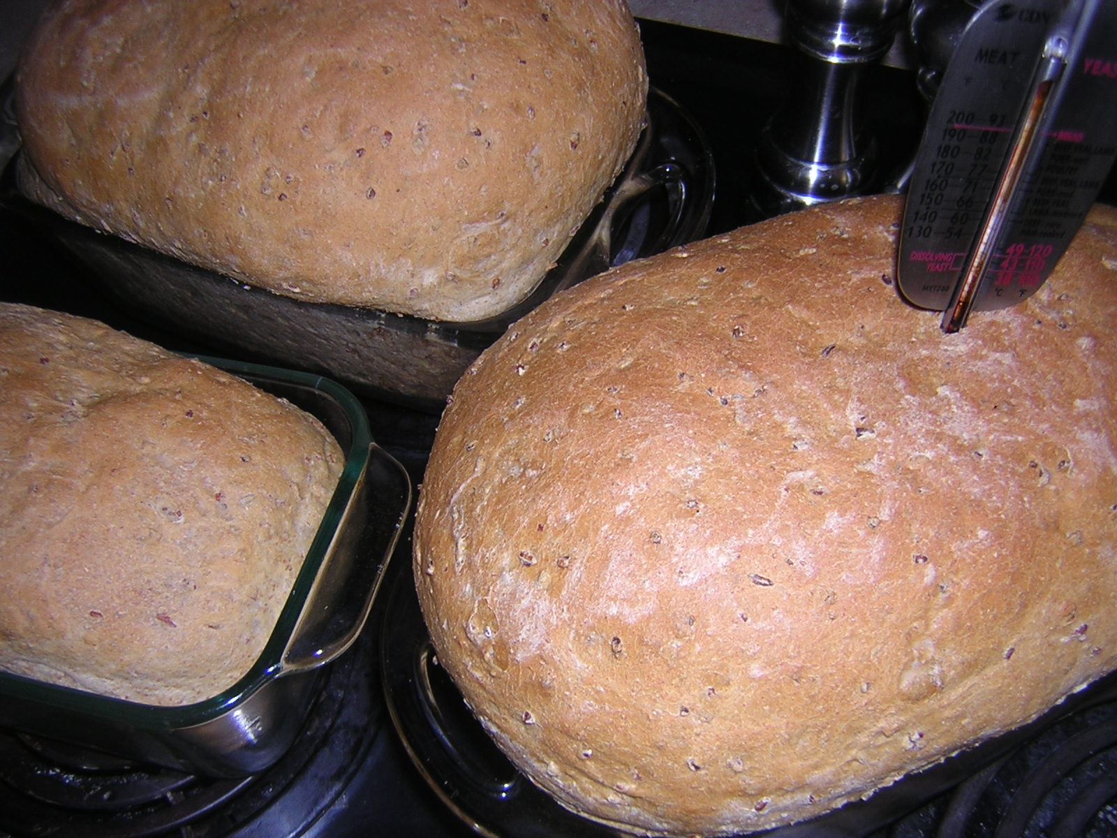 Hippie Happy Homemaker: Cracked Wheat Bread