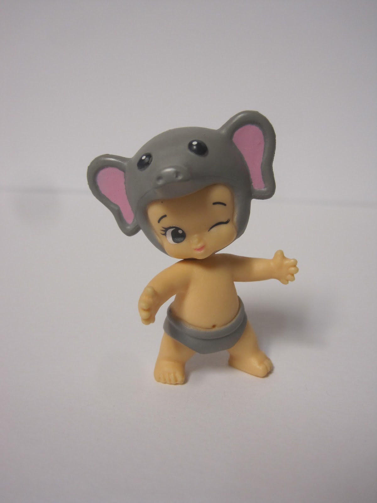 Never Grow Up: A Mom's Guide to Dolls and More: Moose Toys "Twozies" Review