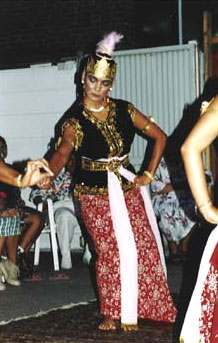 Javaanse danseres: Javaanse dans voor 50 jarig huwelijk ijmuiden