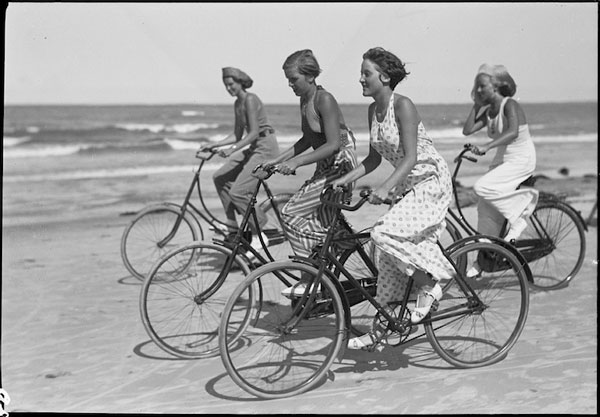 Vintage Snapshots of Summer Fun on the Beach ~ vintage everyday