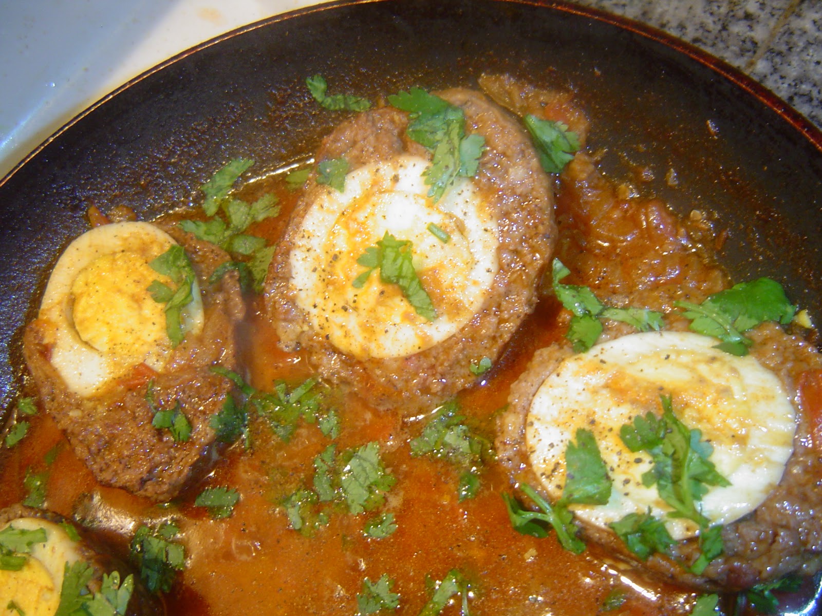 pakistani home cooking: Nargisi Kofta Curry