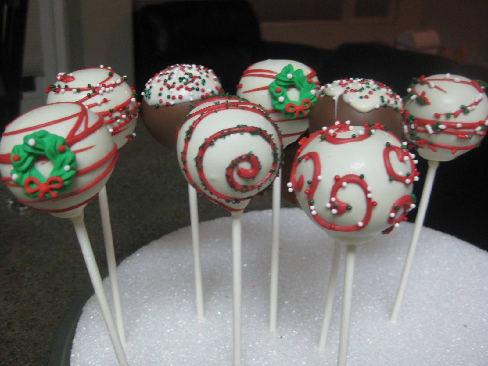 Carmen's Edible Creations: Playing with some more Xmas cake pops!