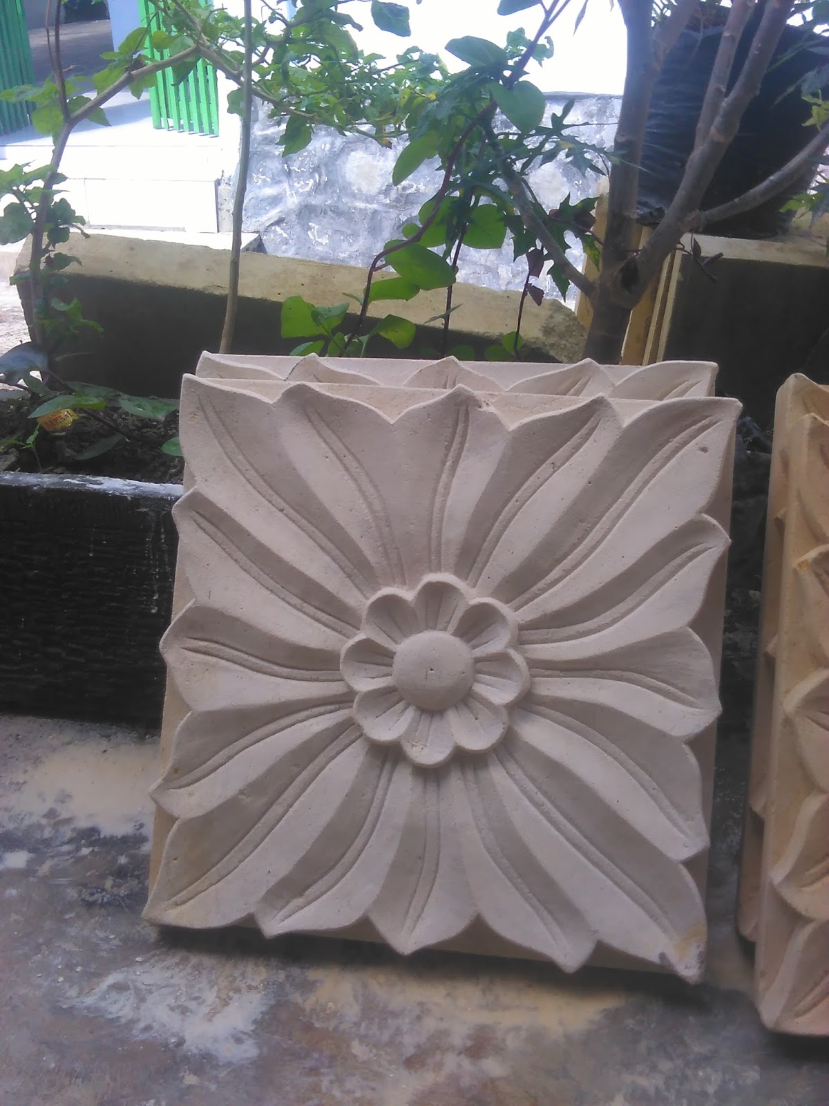 ORNAMEN batu alam paras jogja