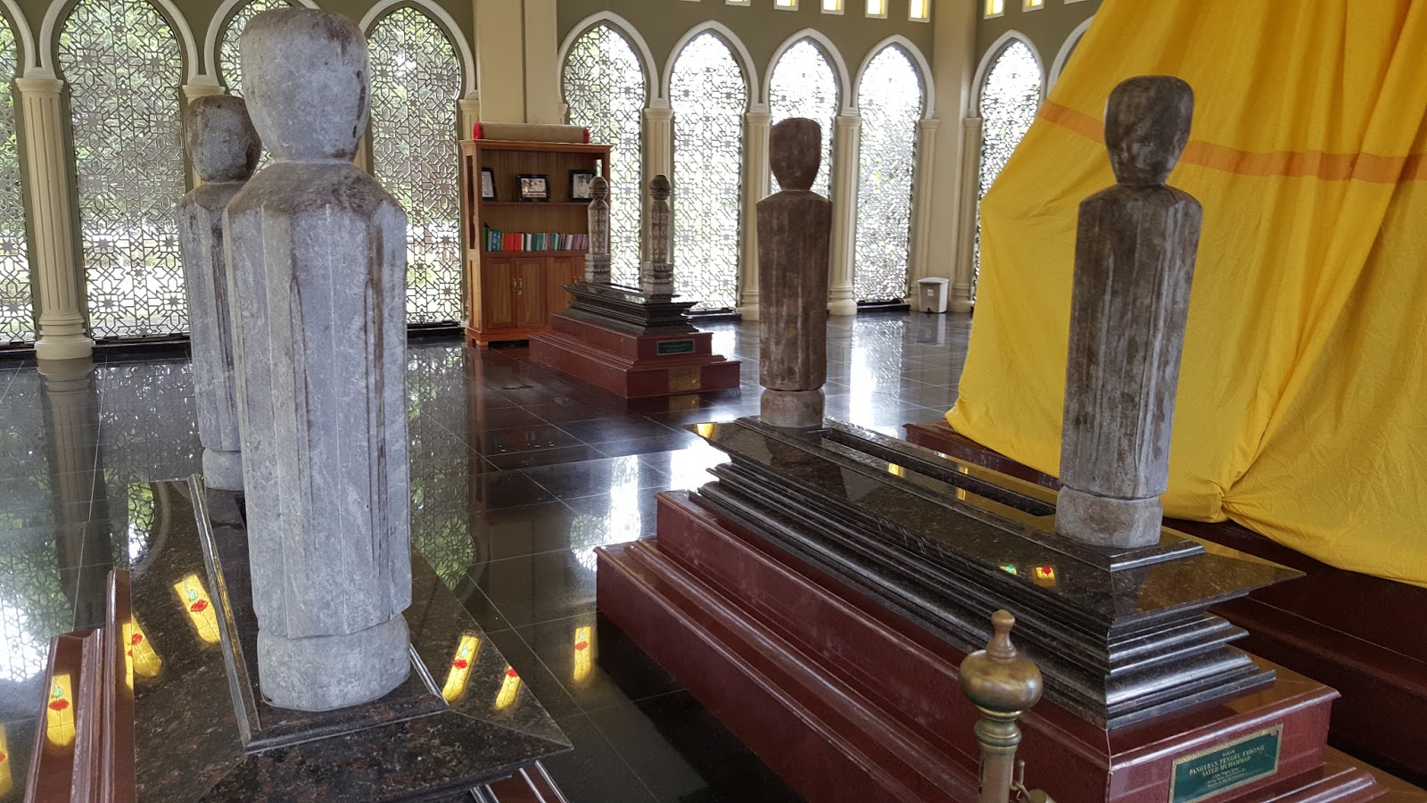 Meh Travel With Me!!: Masjid Raya Syahabuddin dan Makam Pahlawan ...