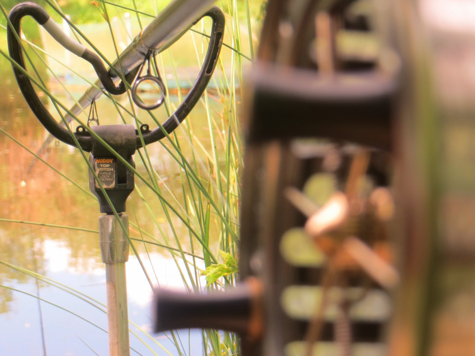 River Angler: Traditional tench tactics - Lift Method and Centrepin