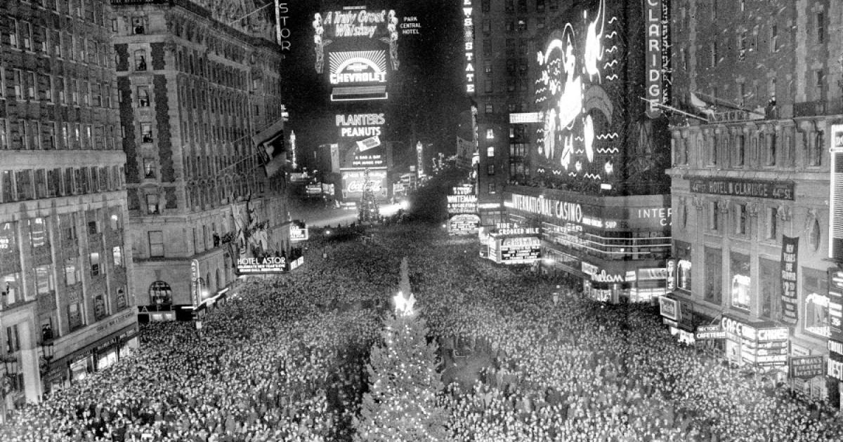 Old Photographs of New Year's Eve Celebrations in Times Square ...