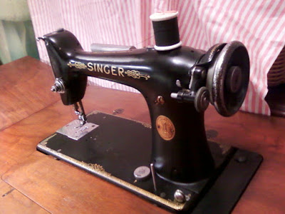 Singer 101 Sewing Machine with potted motor & oil wick system