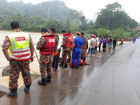 Operasi Bersama APM, PDRM dan BOMBA Mencari dan Menyelamat Orang Lemas ...