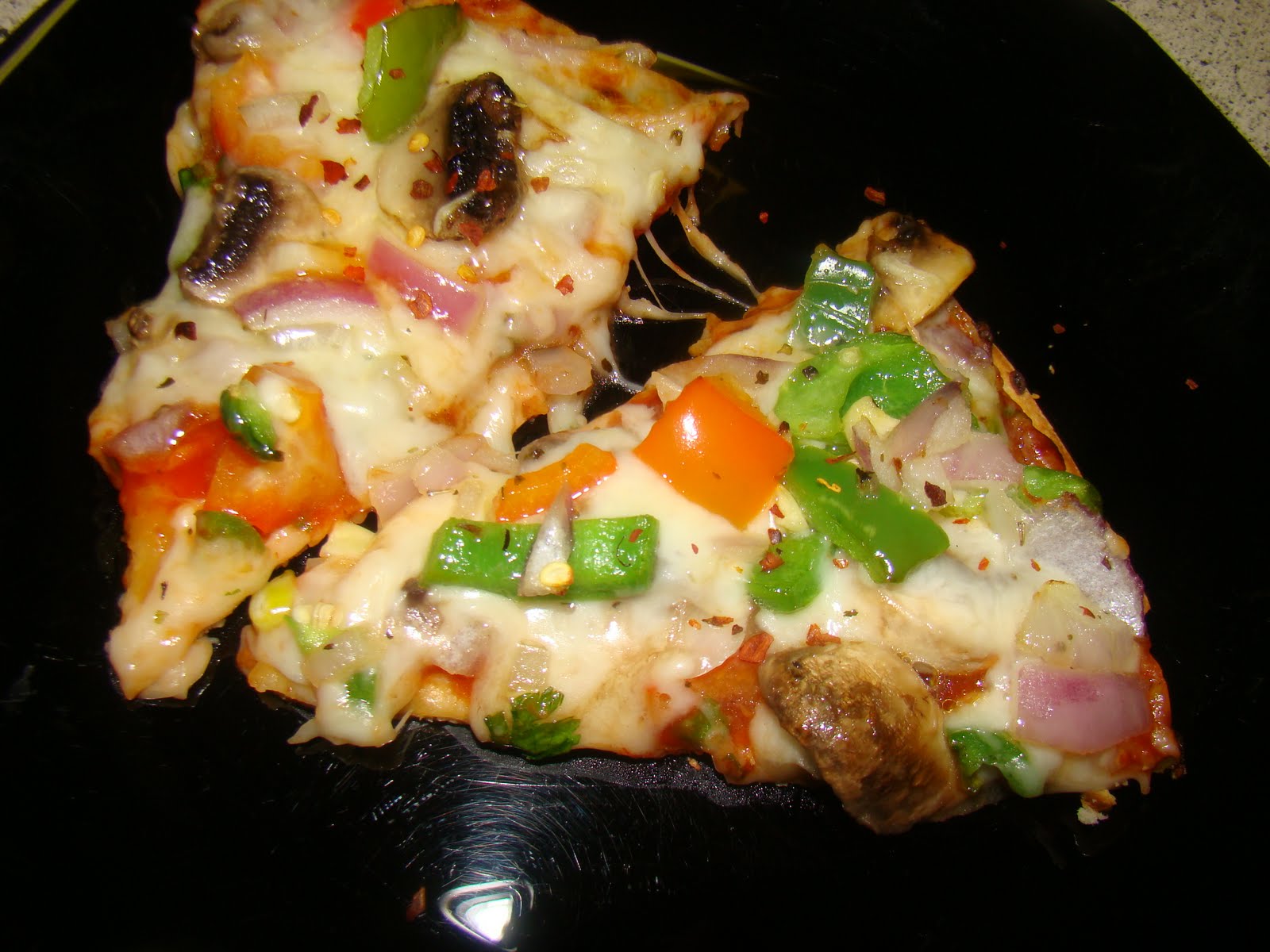 My Favorite Recipes Collection: Homemade Spicy Pizza on Ready made Crust