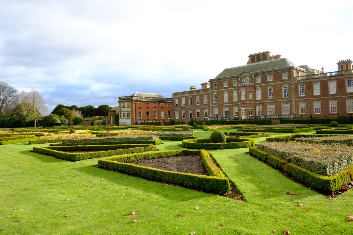 Tricia's Tales: Sunshine and Christmas at Wimpole Hall