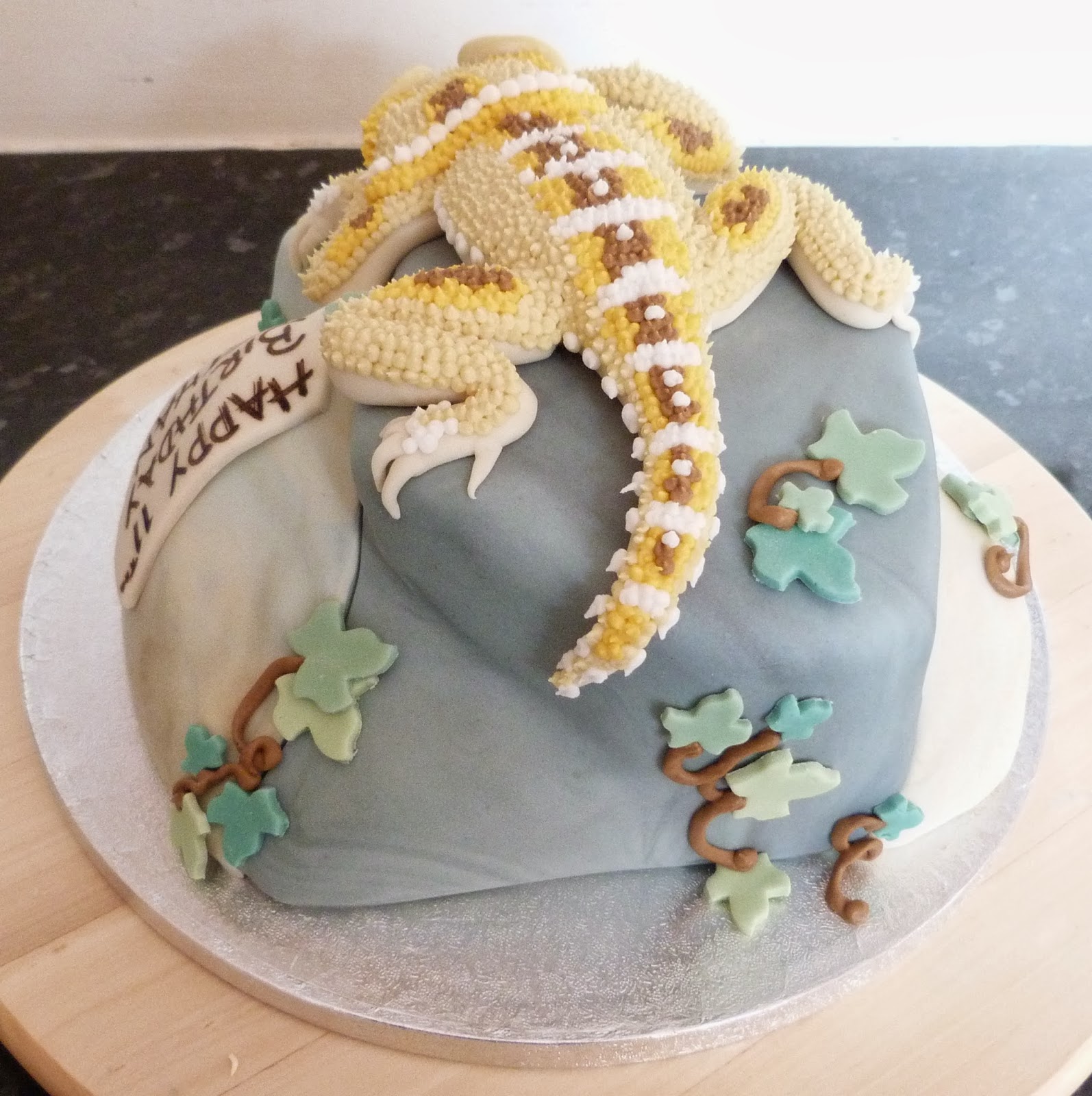 Cozzmic Cakes: Bearded Dragon Cake
