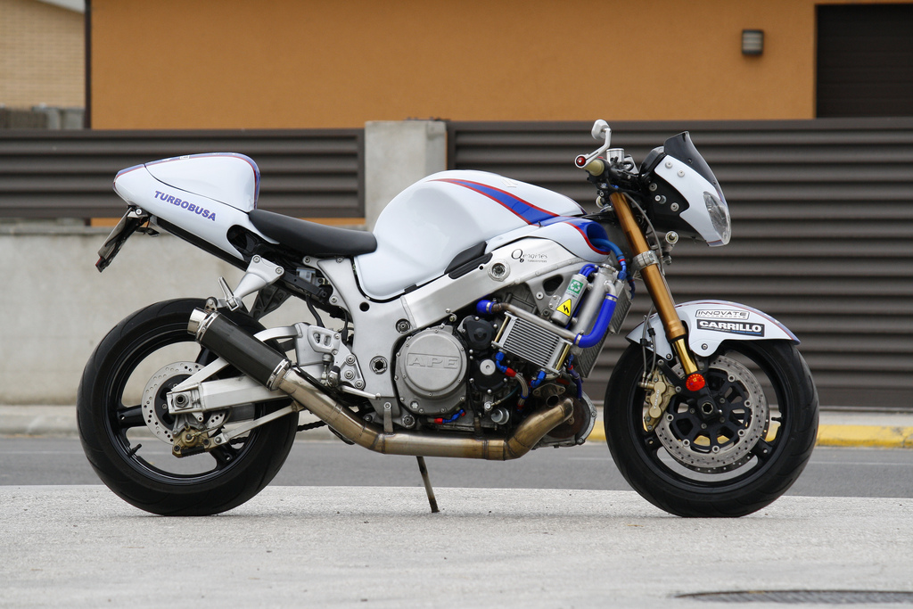 Racing Cafè: Suzuki GSX-R 1300 "Turbobusa" by O2 Engines