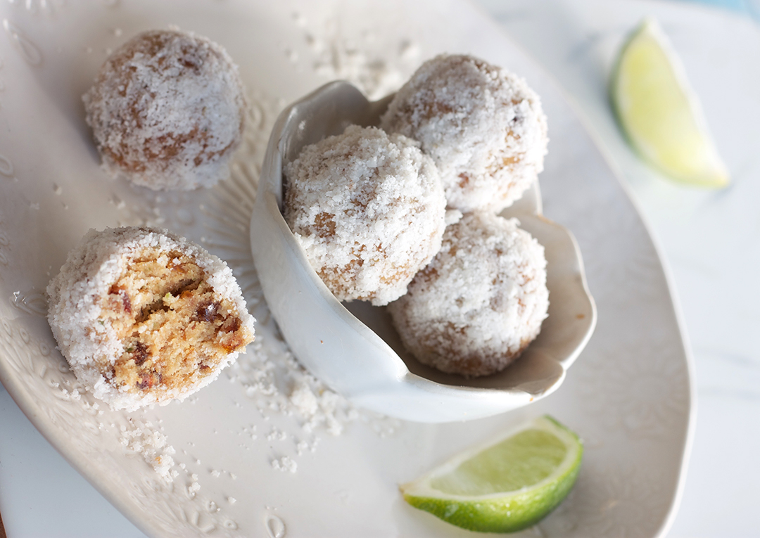 SNACKS: Bliss balls de coco y limón y coco , semillas y cacao / Verde y ...