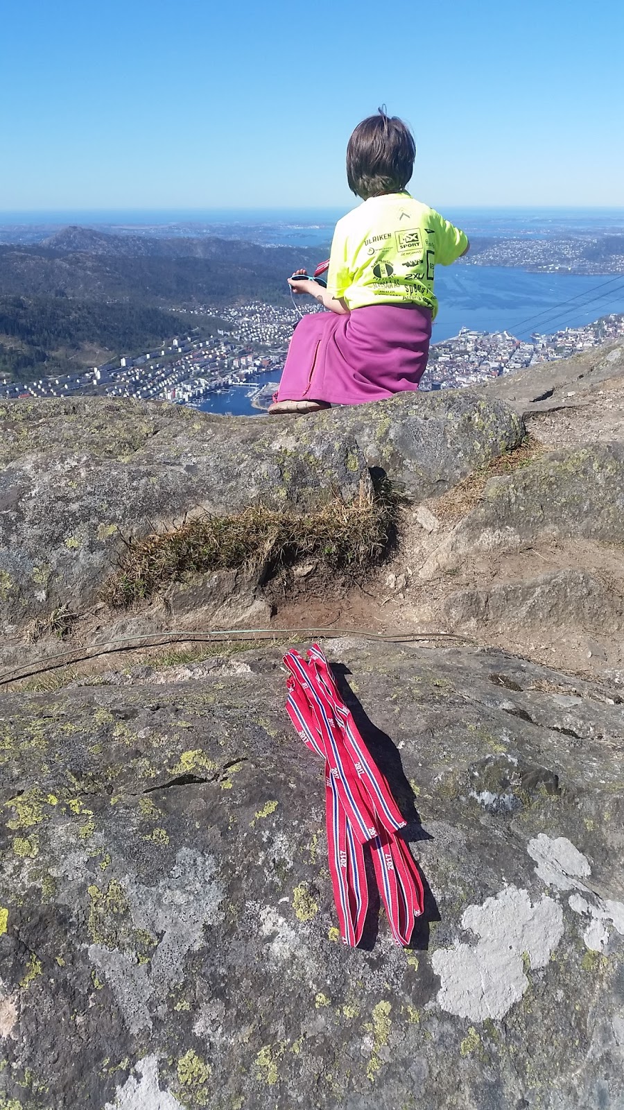 Pepperkakefjellet: Ulriken opp