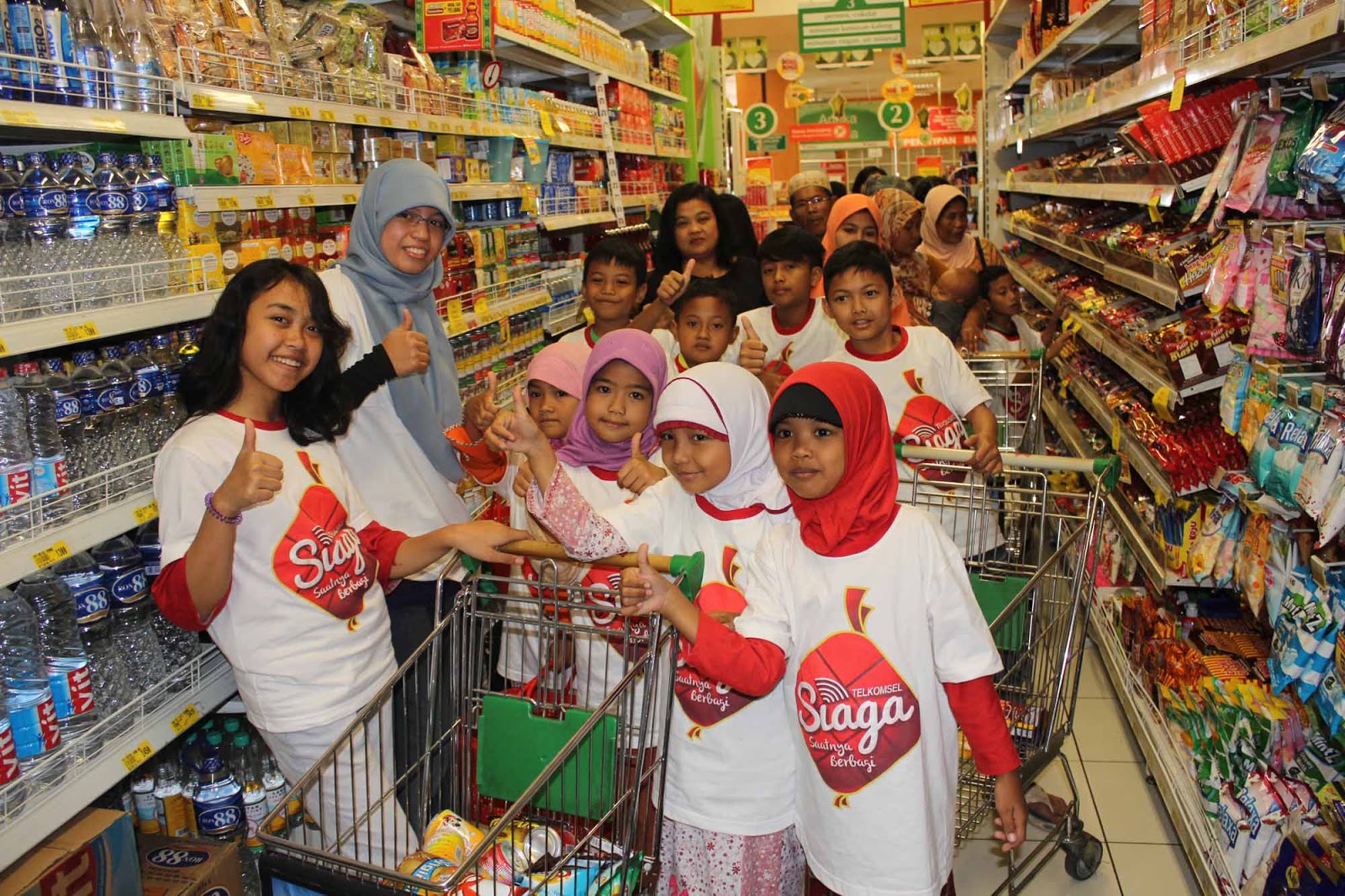 Shopping Race Anak Yatim Bersama Telkomsel | Corporate Communications ...
