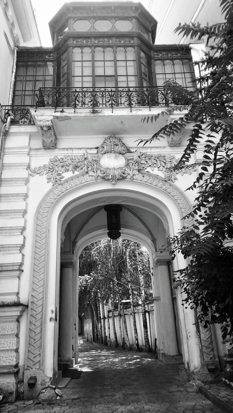 Charming Bucharest: Interior Summer | Piața Romană