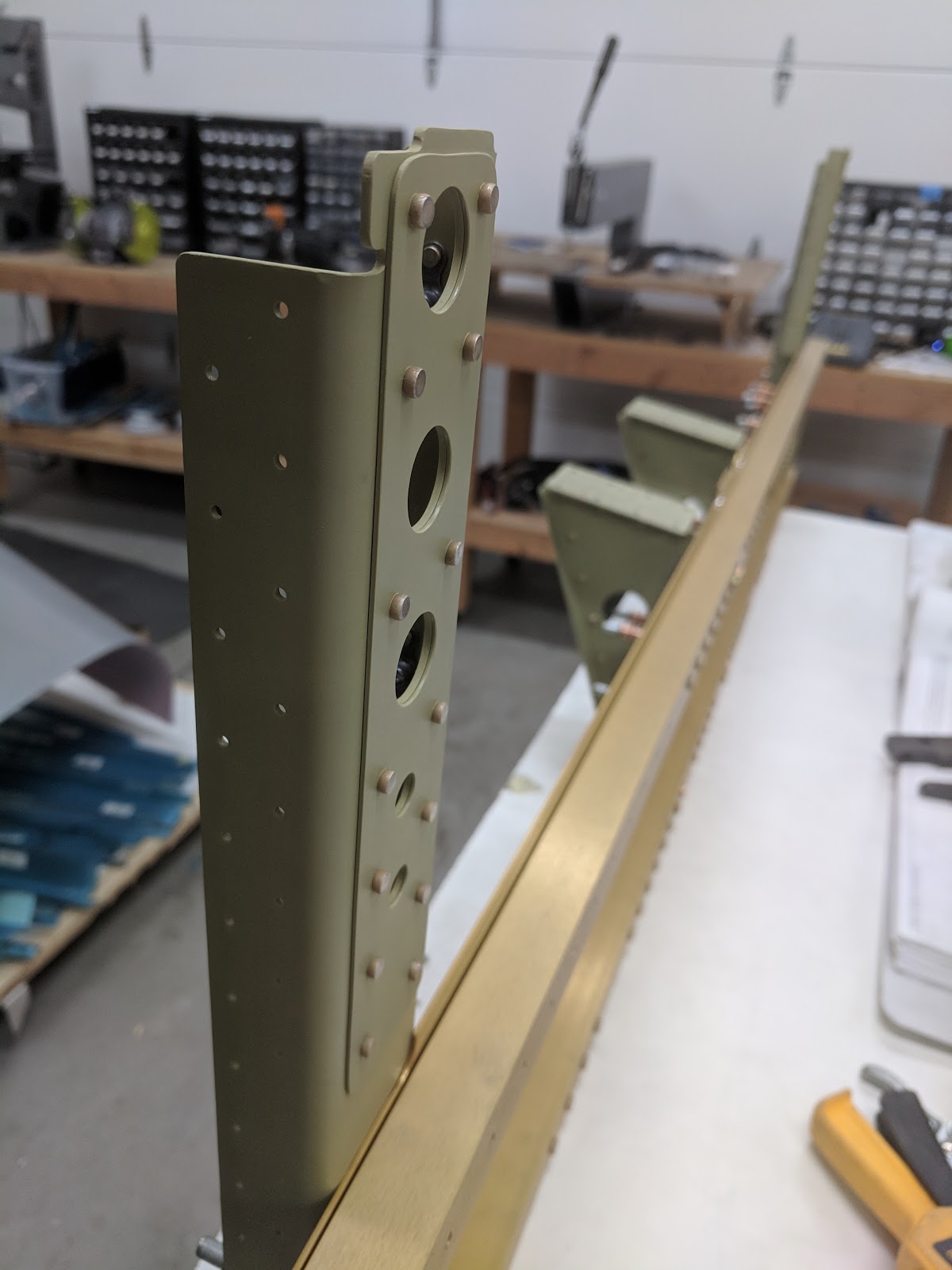 Damazio family's RV-10 project: Mid-fuselage bulkheads primer and riveting