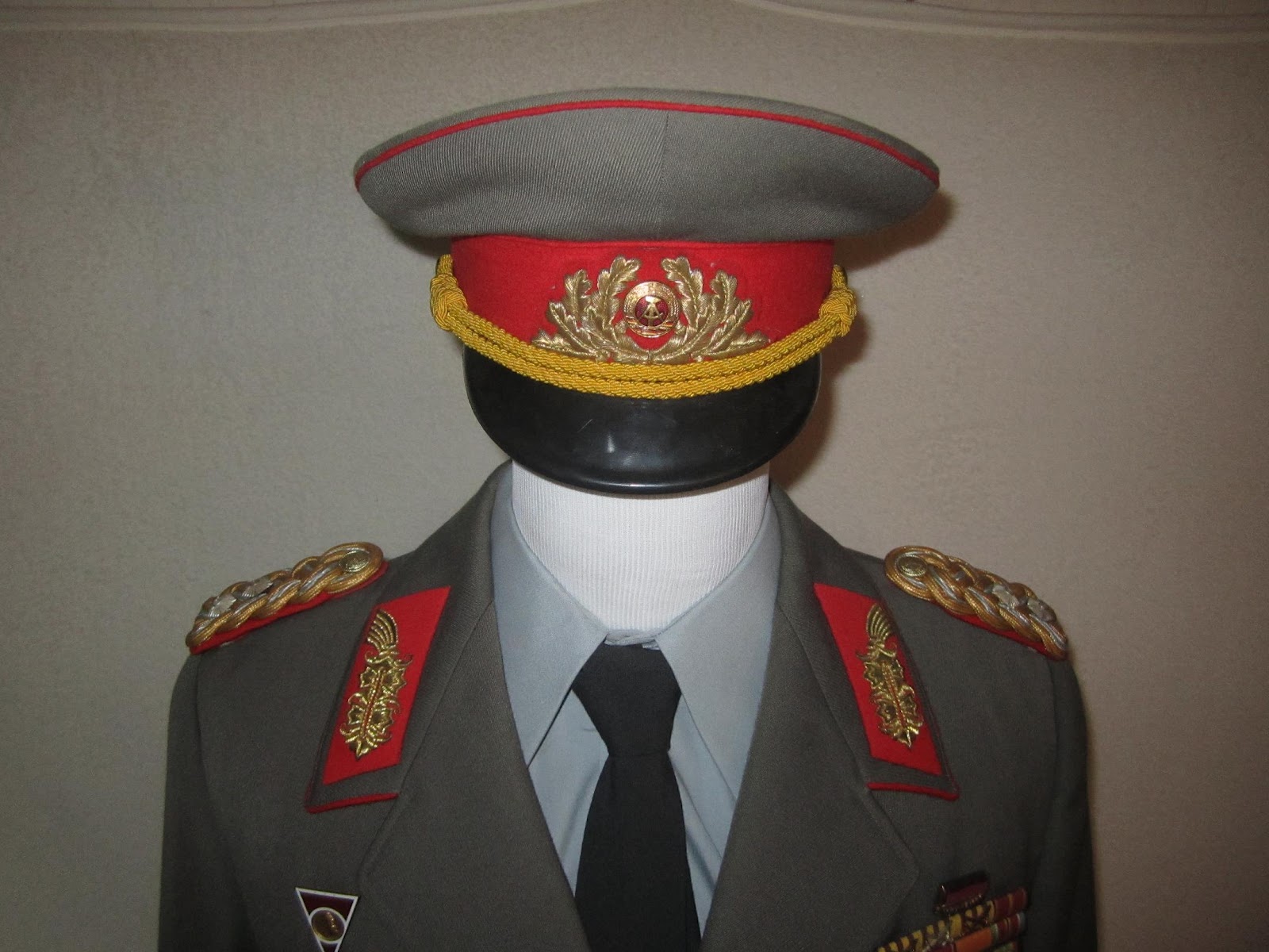 Uniformen der DDR: NVA Generalleutnant Dienstuniform 1975 - 78
