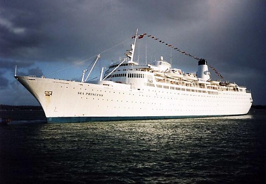 HISTORY - KUNGSHOLM IV (1966-1975) of SVENSKA AMERIKA LINIEN - II