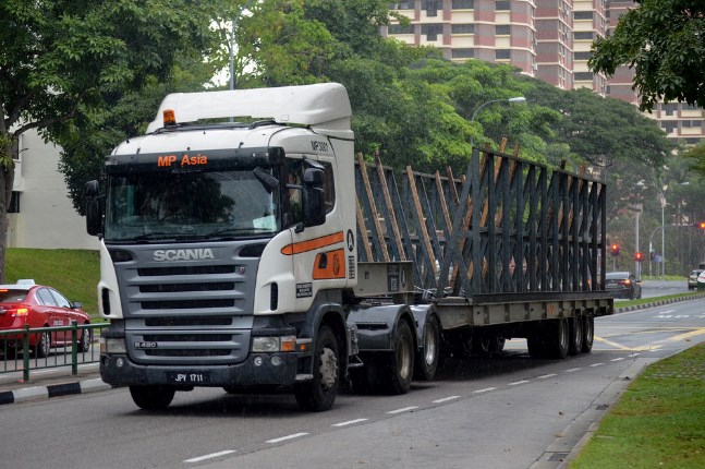 Gambar Dan Foto Truk Tronton Terbaru