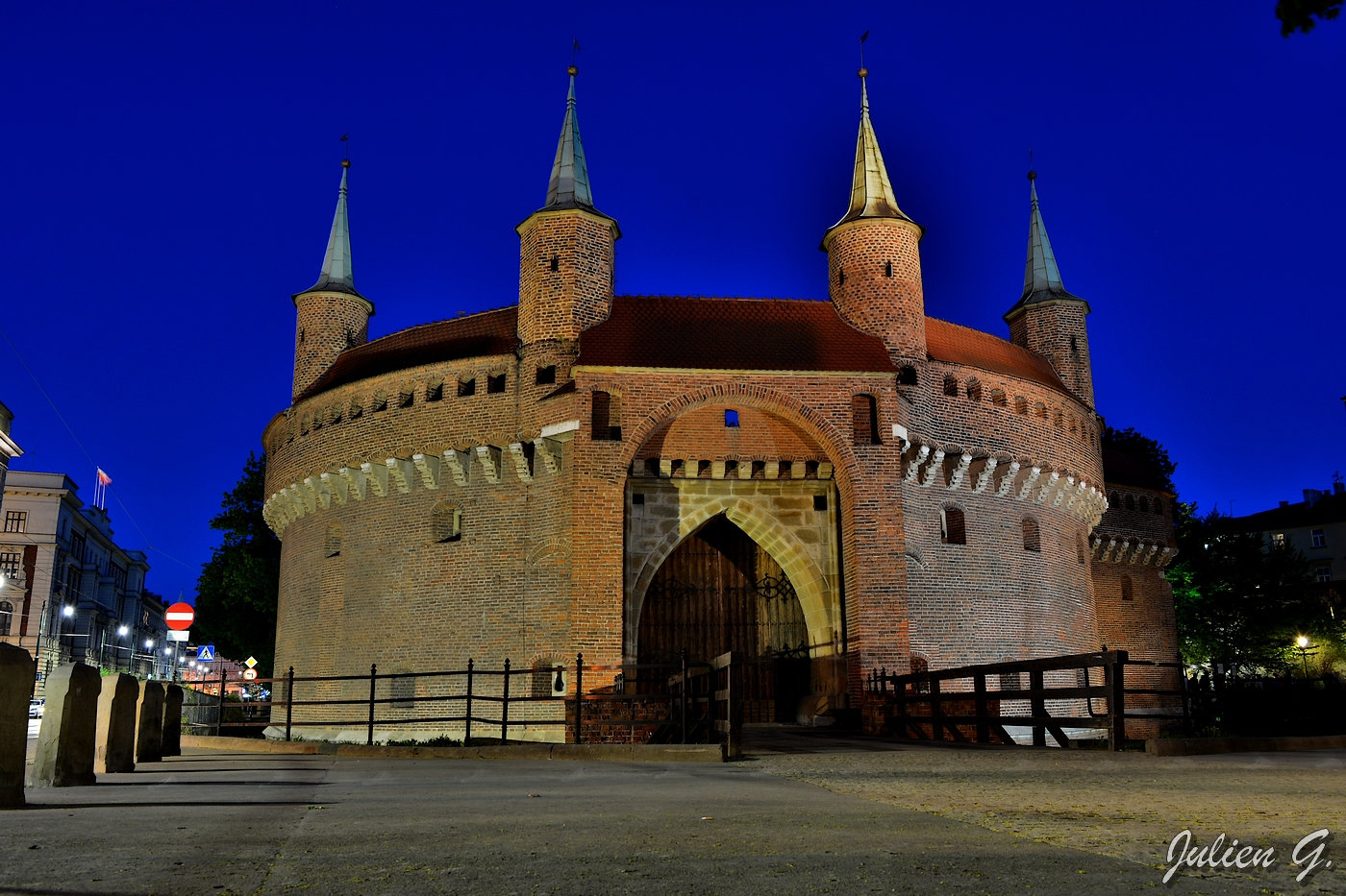 Coins du Monde: PHOTOs en vrac - Barbacane nocturne