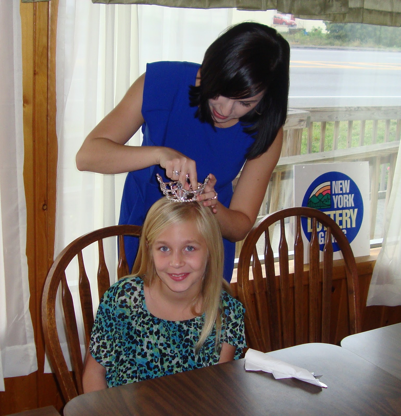 Tiny Model Raven Holidays Oo