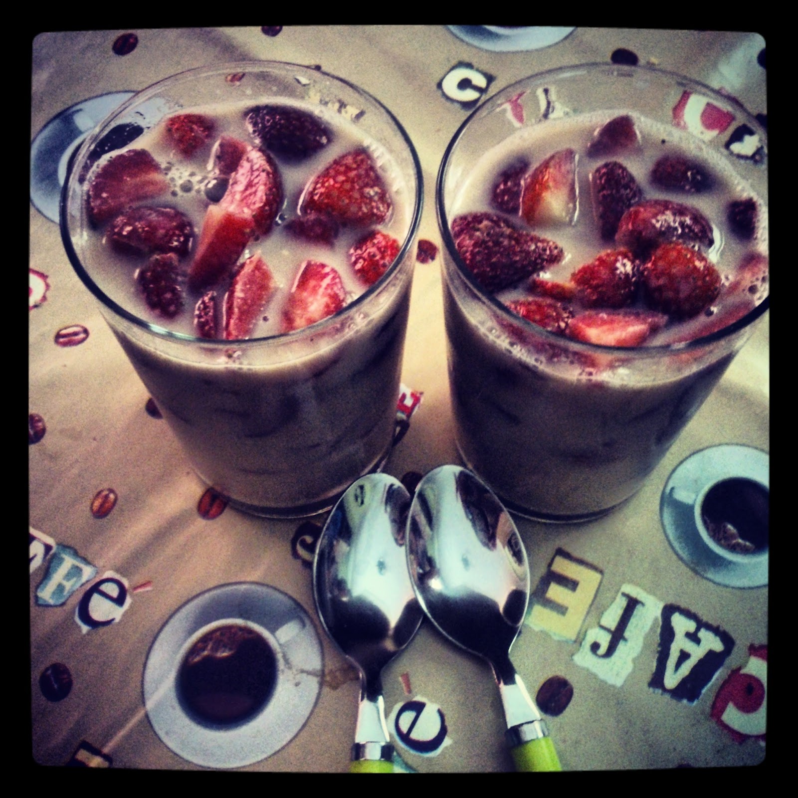 NUTYLICIUS: FRESAS CON LECHE