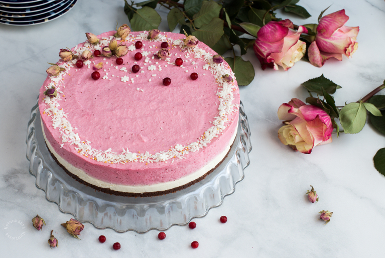 Lingonberry Mousse Cake - Puolukkamoussekakku