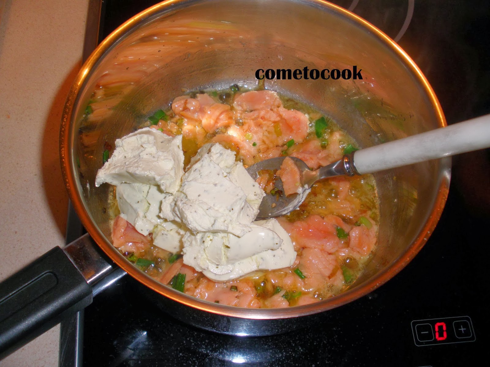 Come to cook: Πενες με καπνιστο σολομο