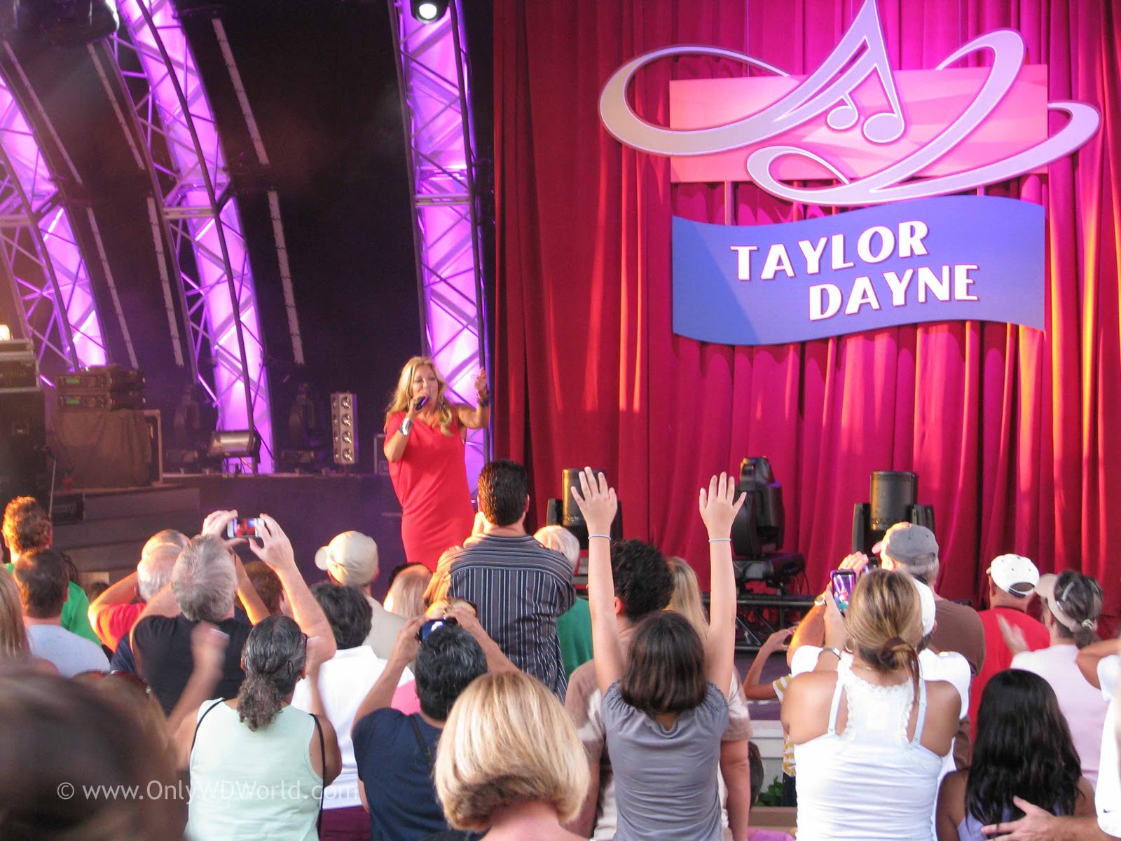 Taylor Dayne Sings At Disney World During Eat To The Beat! Concerts ...